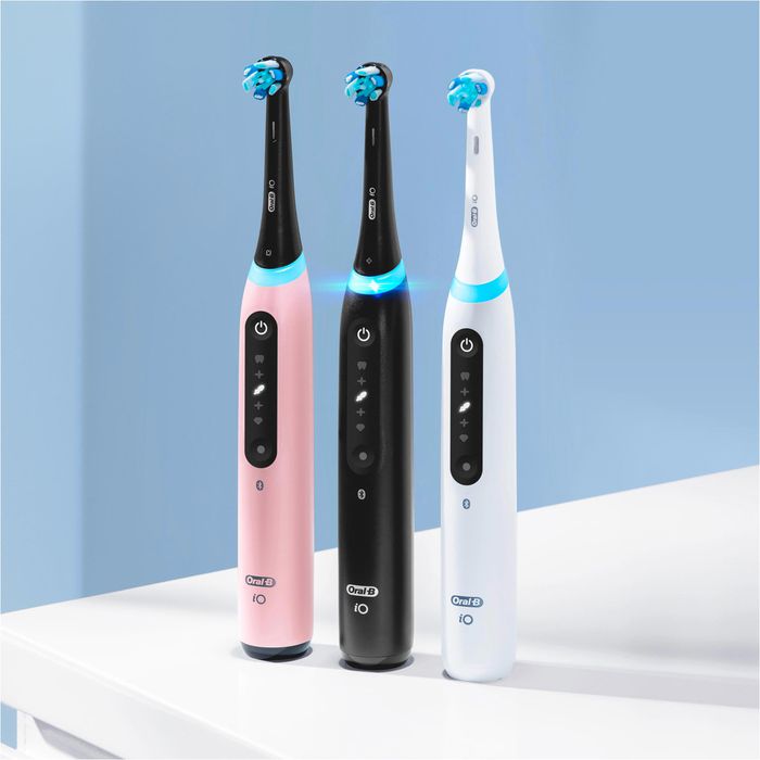 Oral-B Elektrische-Zahnbürste iO Series 5N, Black, 5 Putzmodi, mit Reiseetui - Böttcher AG
